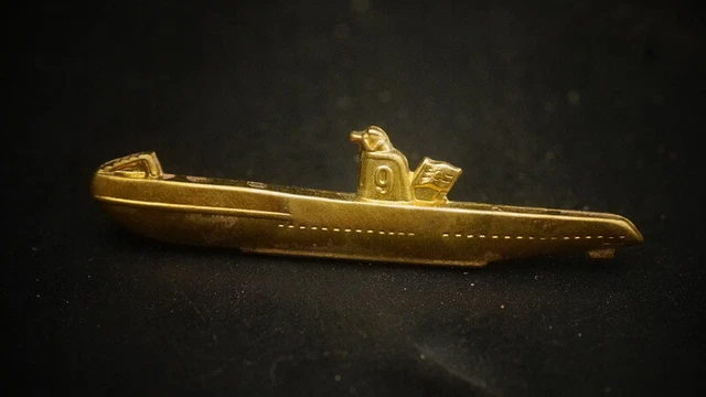 KM U-BOOT 9 Angehörigen Abzeichen, BM, geprägt, WK2 EUR 18,50 - PicClick DE