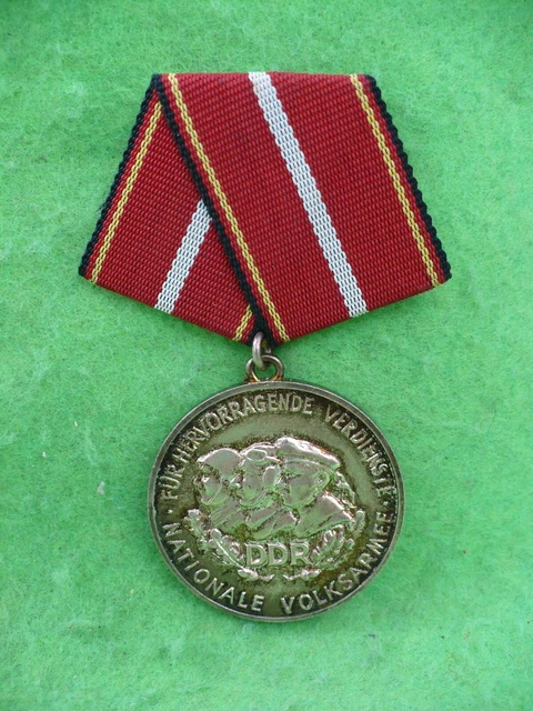 DDR NVA MEDAILLE hervorragende Verdienste Deutsche Volksarmee Stufe ...