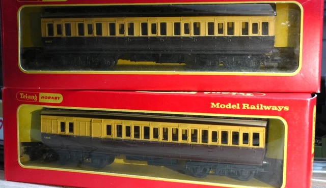 RAKE OF 2 GWR Clerestory coaches, boxed, all buffers & couplings. Good ...