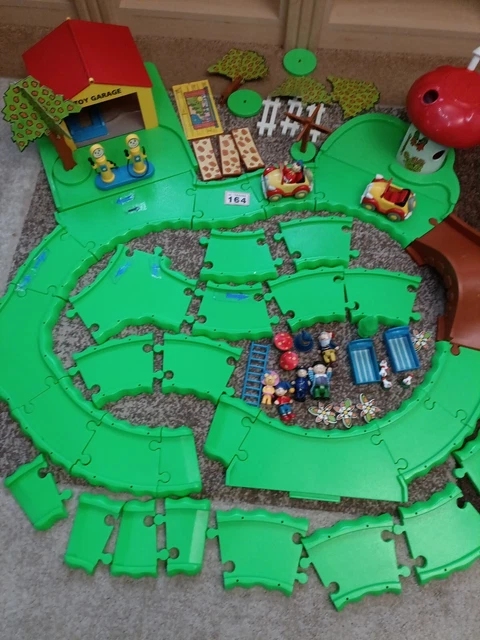 RARE NODDY TOYLAND Town, Road, Big Ears House, garage, figurines ...