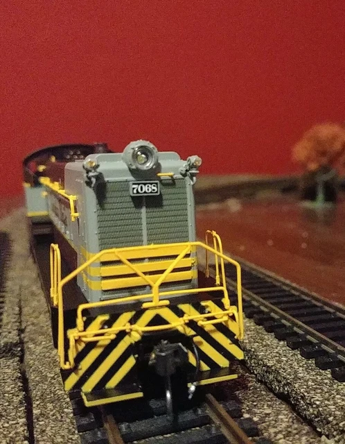 BRAND NEW BOWSER Baldwin DS4-4-1000 HO Scale DCC Ready Canadian Pacific Switcher $150.00 ...