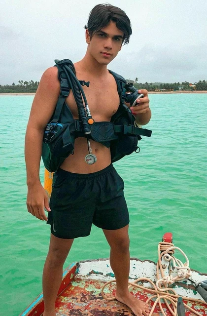 SHIRTLESS MALE BEEFCAKE Muscular Bare Foot Scuba Hunk Jock Water PHOTO ...