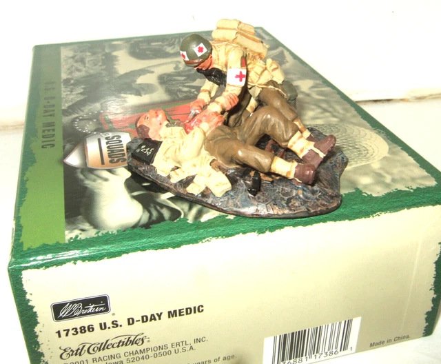 BRITAINS 17386, WW2 Range, D-Day US Medic Tends to badly injured Gi, in ...