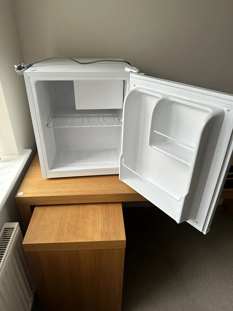 ARGOS SIMPLE VALUE DF1-06 WHITE TABLETOP MINI FRIDGE WITH FREEZER ...