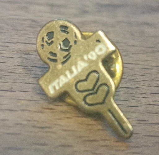 SPILLA PINS DISTINTIVO Stemma Simbolo Badge Logo Italia 90 Ciao World ...