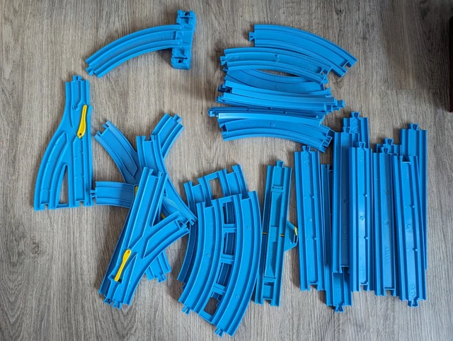VINTAGE TOMY TRACKMASTER Thomas The Tank Engine Blue Track 27 Pieces ...