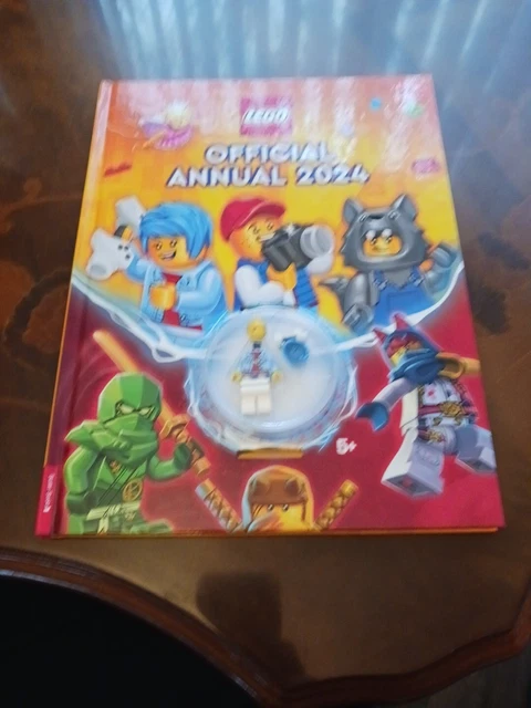 LEGO® BOOKS OFFICIAL Annual 2024 with gamer LEGO® minifigure EUR 8,18 ...