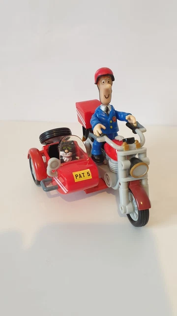 POSTMAN PAT MOTORBIKE and Sidecar - PAT 5 With Postman Pat And Jess ...