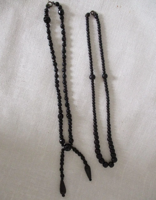 2 ANCIENS COLLIERS Perle de Jais l'un facetté l'autre non fin XIXème ...