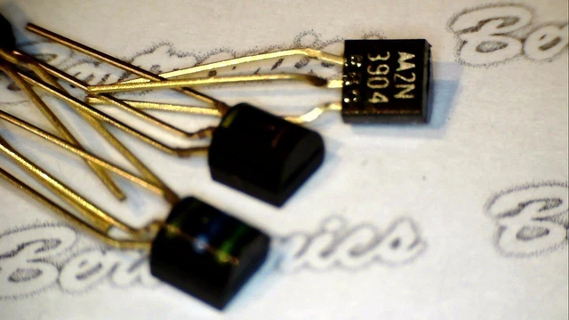 2N3904 [4PCS] TRANSISTOR orig. Mot TO-92 bent leads (you get 4 pcs ...