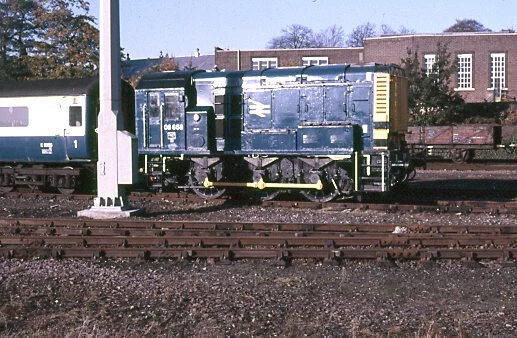ORIGINAL COLOUR SLIDE of 08658 BR class 08 diesel shunter loco £2.25 ...