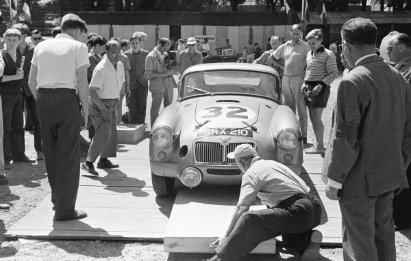 TED LUND COLIN Escott MG A Twin Cam 12th position Le Mans 1960 Old ...