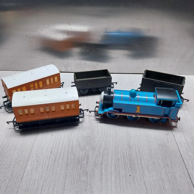 HORNBY THOMAS THE Tank Engine Locomotive And Carriages And Wagons £49. ...
