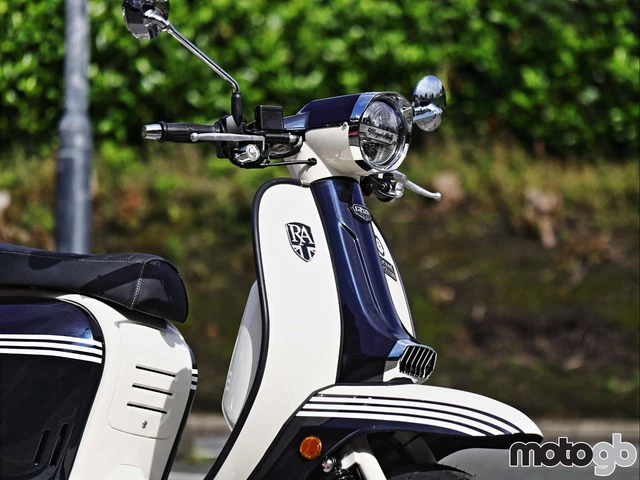 ROYAL ALLOY GP 125cc Modern Classic Retro Automatic Moped Scooter For ...