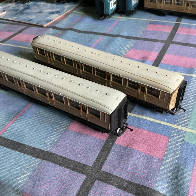 2X MODERN HORNBY R4332 LNER TEAK COMPOSITE COACH NO. 22357 COACHES OO ...