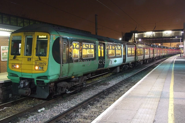 CLASS 319 319012, 4 car EMU, in Southern at Bedford, night shot £0.75 ...