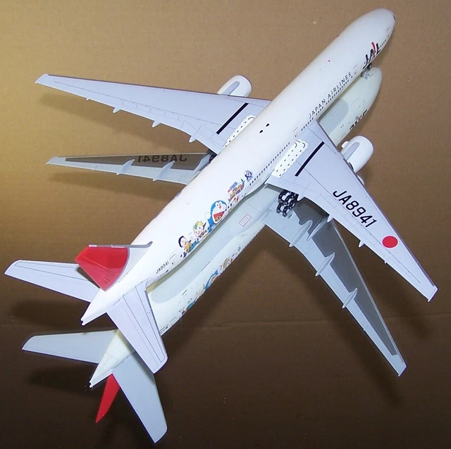 BOEING 777-300ER DER JAL Japan Airlines "Doraemon" von JC Wings 1:200 ...