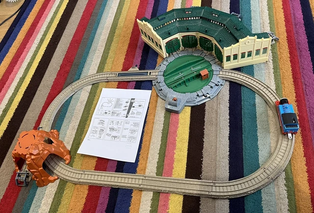 THOMAS TRACKMASTER TIDMOUTH Sheds Battery Train Set £16.00 - PicClick UK