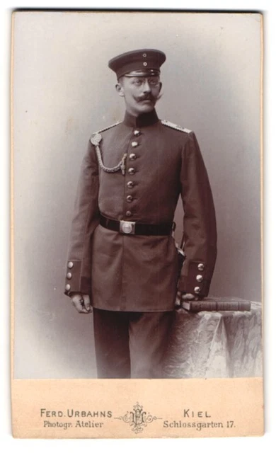 FOTOGRAFIE FERD. URBAHNS, Kiel, Schlossgarten 17, Soldat Einjährig ...