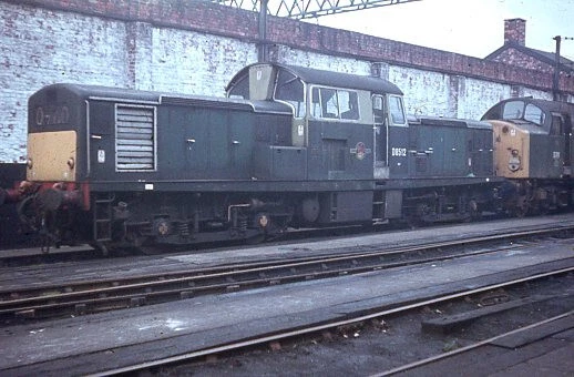 ORIGINAL COLOUR SLIDE of D8512 BR class 17 Clayton diesel loco £5.99 ...