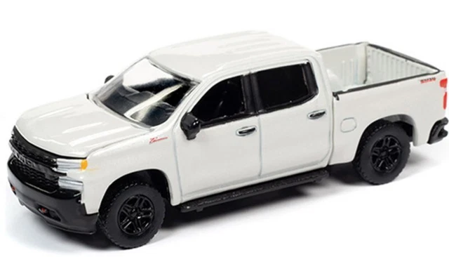 CHEVROLET SILVERADO Z71 Custom Trail Boss - 2019 - pearl white- Auto World 1:64 EUR 11,90 ...