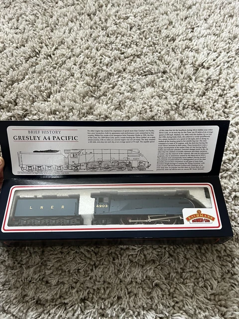 BACHMANN 31-952 OO Gauge Class A4 Blue LNER 'Peregrine' 4903 Loco £110. ...