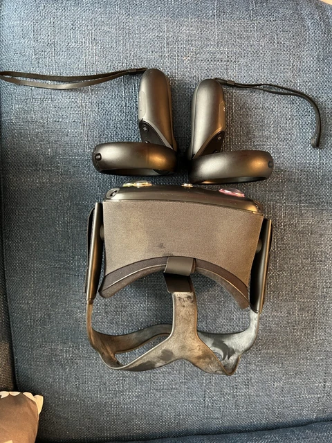 OCULUS QUEST 1 VR Headset Controllers 128GB All-In-One Gaming Black ...