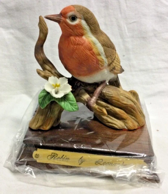VINTAGE ROBIN FIGURINE By The Leonardo Collection 1985 With Base Stand ...