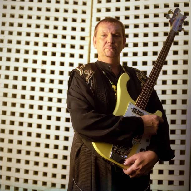 YES BASSIST CHRIS Squire poses for a January 1999 portrait in Univ ...