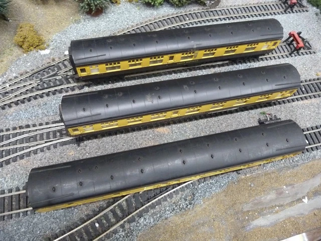 TRIANG HORNBY GWR chocolate cream coaches x 3 for OO gauge model train ...
