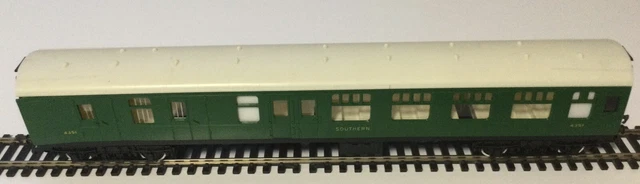 TRI-ANG HORNBY R623 SOUTHERN RAILWAY COACH BRAKE 3RD 4351 - OO Gauge ...