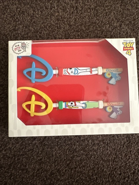 DISNEY PIXAR TOY Story 4: Forky and Karen Beverly Collectible Key Set £ ...