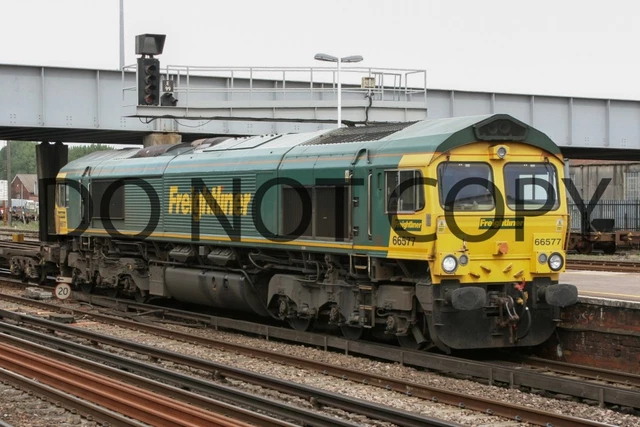 UK DIESEL TRAIN Railway Photograph Of Class 66 66577. Loco. Rm66-763 £1 ...