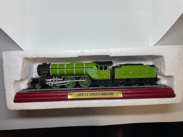 STATIC MODEL LOCOMOTIVE LNER V2 GREEN ARROW £15.00 - PicClick UK