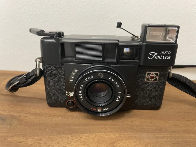 YASHICA AUTO FOCUS 35mm Film Point and Shoot Camera 38mm F2.8 Lens EUR ...