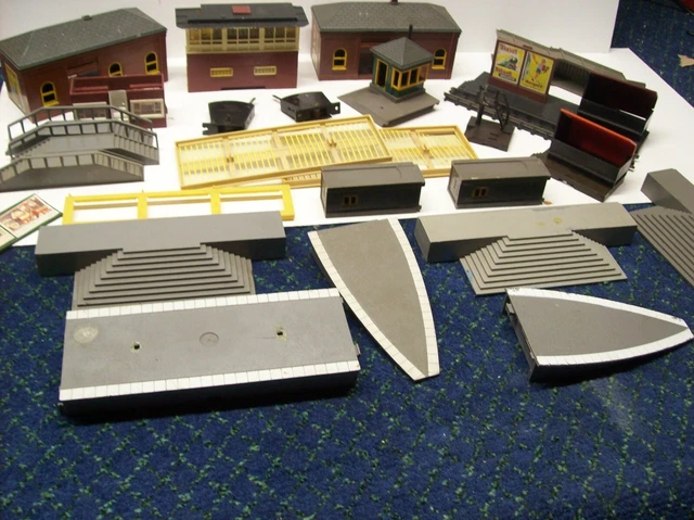 JOB LOT 00 gauge Tri-ang & Hornby Station Accessories & Buildings ...