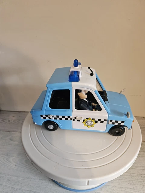 POSTMAN PAT VINTAGE Greendale Police Car with PC Selby Policeman Figure ...