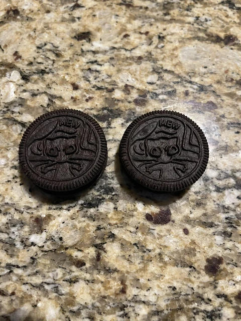 POKÉMON OREO MEW 2 Count Pokémon 25th Anniversary Oreos Cookie Cookies ...