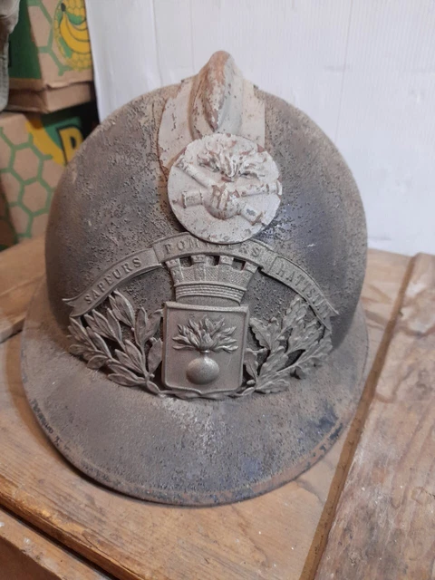 ANCIEN CASQUE POMPIER De Hattstatt + Rondache Militaire EUR 50,00 ...
