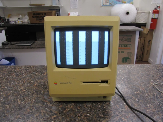 VINTAGE ORIGINAL APPLE Macintosh Plus 1MB Model M0001A Computer ...