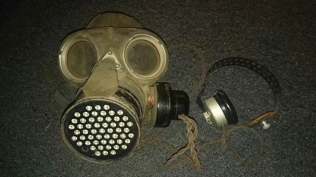 VERY RARE WW2 Radio Operators Gas Mask Respirator. Home office £100.00 ...