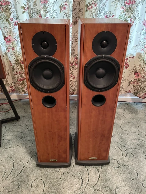 RUARK PRELUDE FLOORSTANDING speakers In Mint Condition Wood Cherry ...