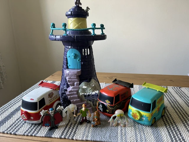 SCOOBY DOO LIGHTHOUSE Playset Pirate Crew Mystery Machine Van & Mini ...