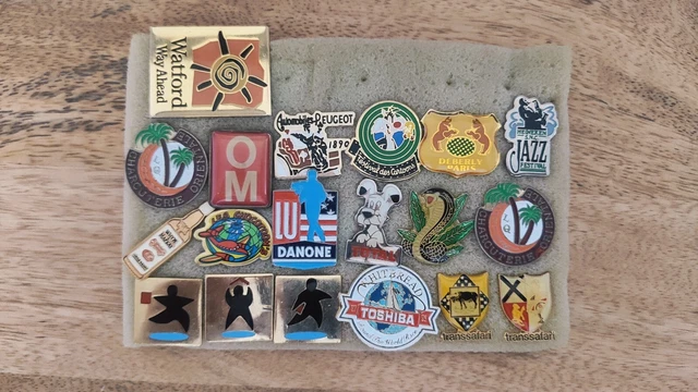 LOT DE PINS Warner, Heineken, Peugeot, Total, Toshiba, Lu, Danone ...