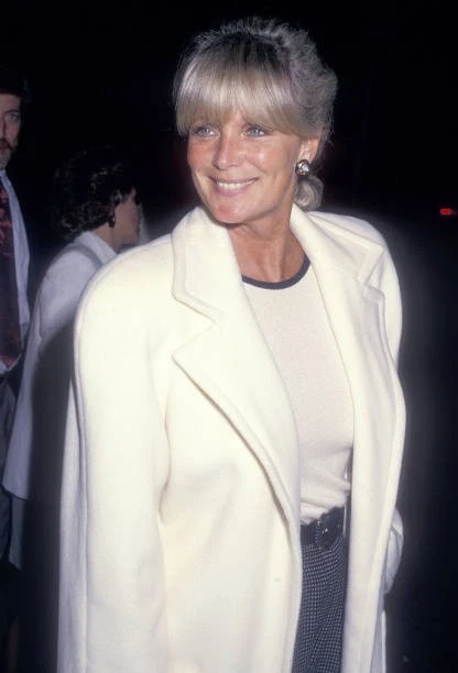 ACTRESS LINDA EVANS on October 24 1987 dines at Spago in West Holl- Old ...
