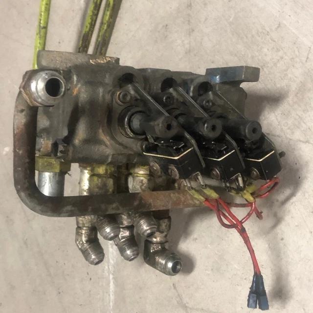 CLARK 3 SPOOL Hydraulic Control Valve Assembly #222627 For a Clark TW30 ...
