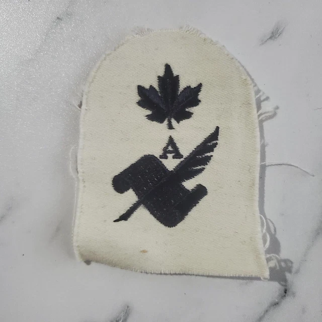 ROYAL CANADIAN NAVY Administrative Writer Trade Badge Patch Used/Frayed ...