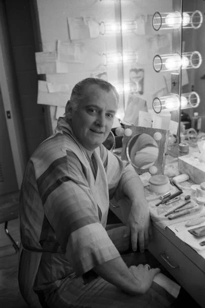 ACTOR ART CARNEY backstage at the Vivian Beaumont Theatre 1968 OLD ...