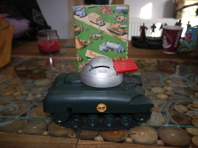 TRI-ANG MINIC CLOCKWORK Sherman Tank with key and projectiles working ...
