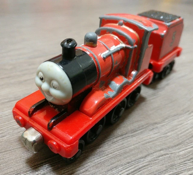 THOMAS AND FRIENDS Diecast James And Tender Magnetic Couplers 2002 £4. ...